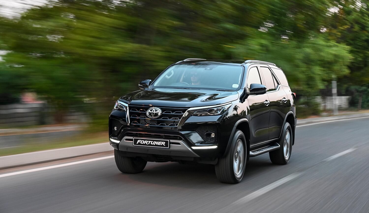 Why Toyota Fortuner is Good for Travelling in Lahore